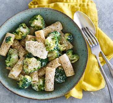 Rigatoni with Garlicky Broccoli | Giant Food