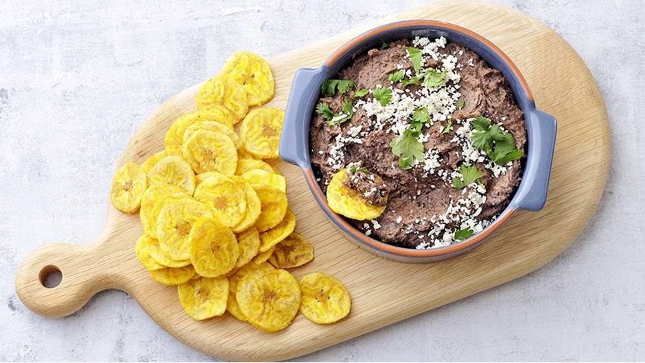 Cuban-Style Black Bean Dip with Plantain Chips | Martin's Foods