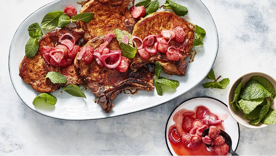 Pork Chops with Roasted Strawberries | Giant Food