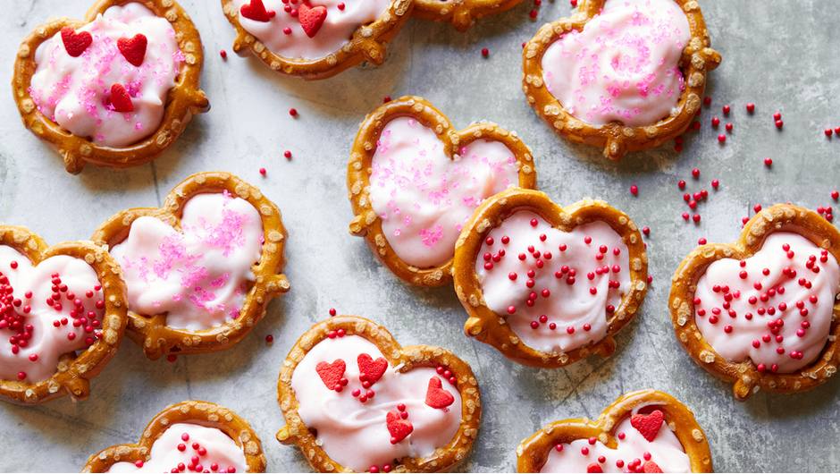 White Chocolate Pretzel Hearts | Giant Food Store