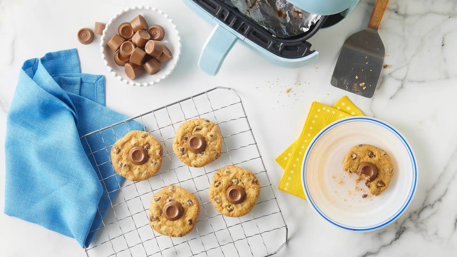 Pillsbury™ Air Fryer Caramel Chocolate Chip Cookies | Stop and Shop