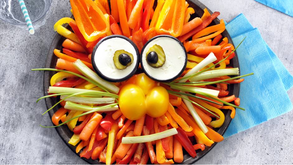 Lion Veggies and Dip Platter | Giant Food