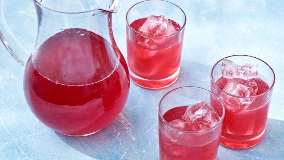 Here's Why You Should Make a Homemade Sports Drink, According to a ...