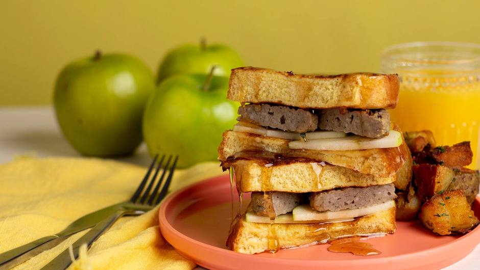 Banquet® Sausage and Apple Stuffed French Toast | Giant Food