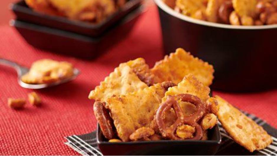 RITZ Toasted Chips Sweet and Smoky Snack Mix | Giant Food